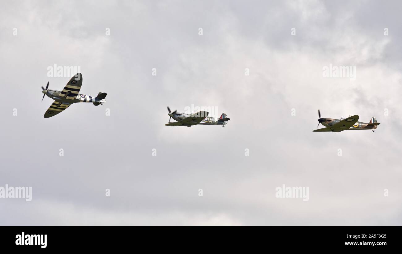 Supermarine Spitfire MK Vc (G-IBSY) Supermarine Spitfire Tr.9 (G-CCCA ...