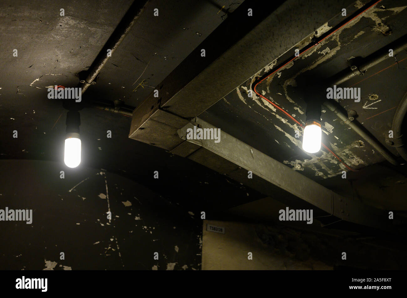 Tube lights hi-res stock photography and images - Alamy