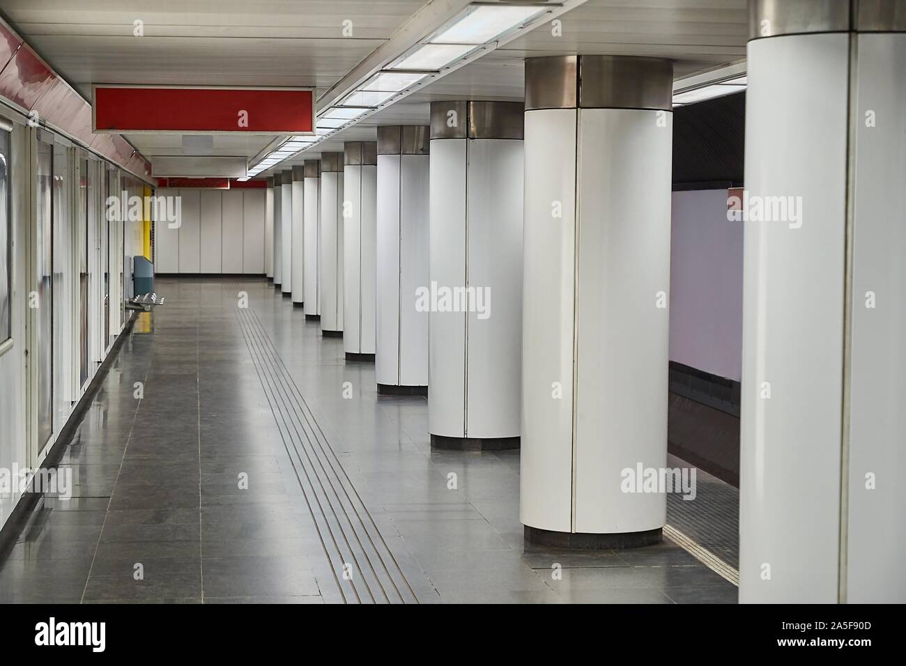 Empty metro station underground Stock Photo - Alamy