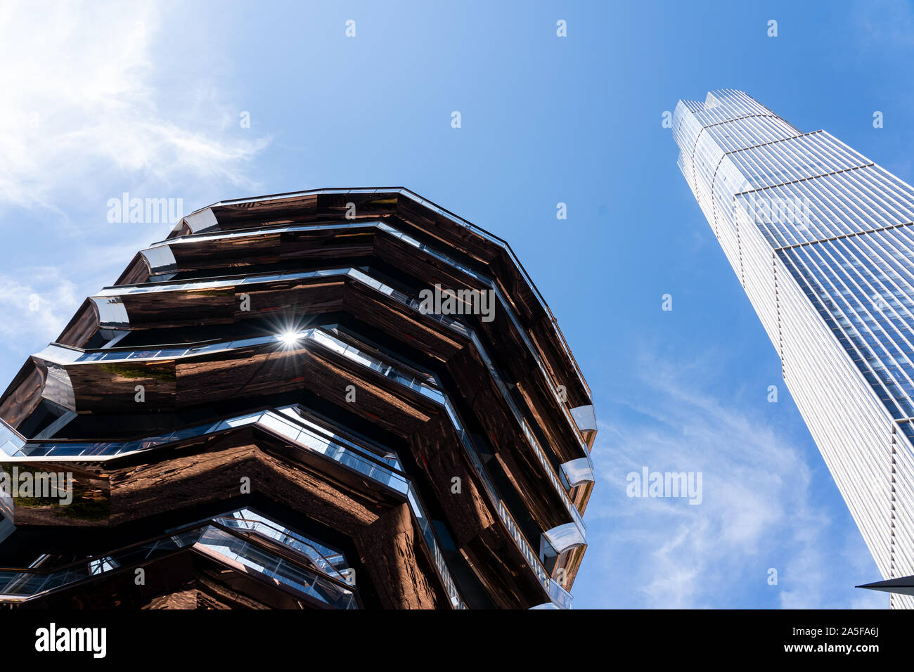 Vessel building hi-res stock photography and images - Alamy