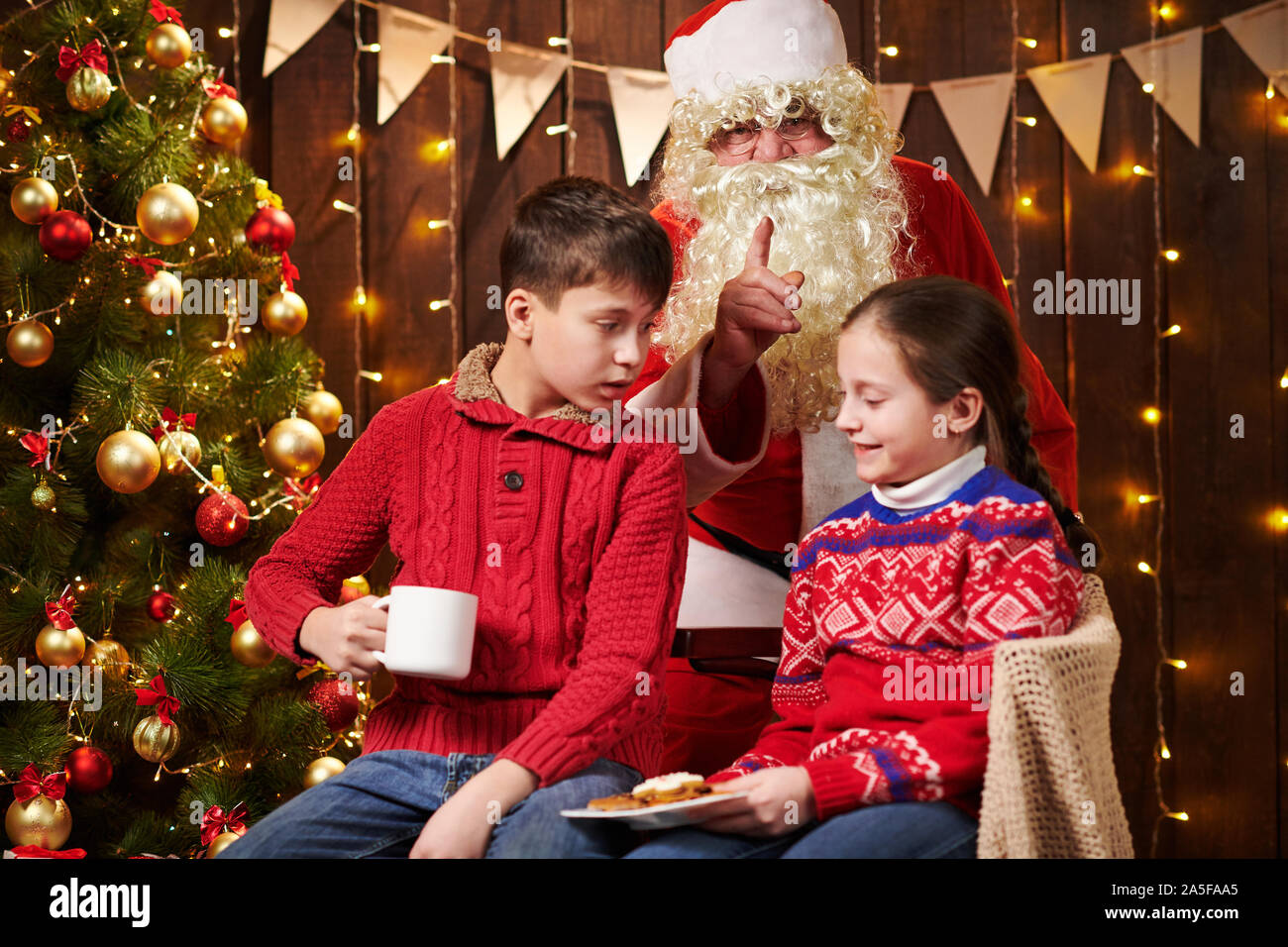 Boy girl talk glasses hi-res stock photography and images - Alamy
