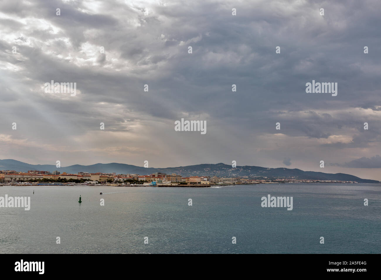 Dramatic skyline coast hi-res stock photography and images - Alamy
