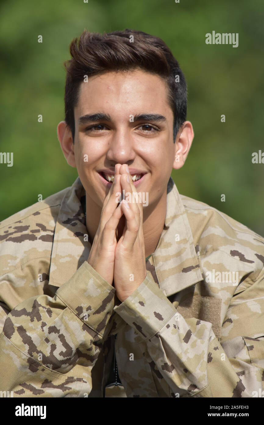Army soldiers praying hi-res stock photography and images - Alamy