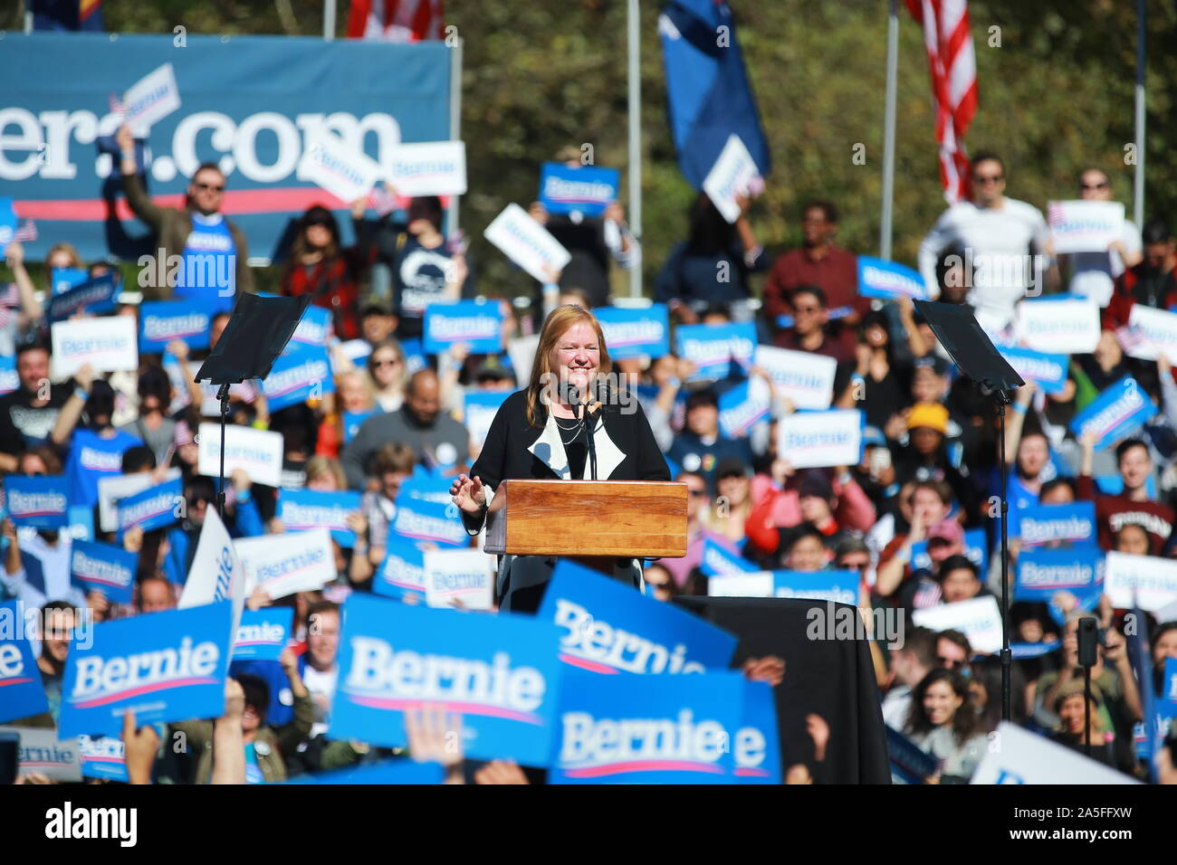 Bernie and jane waving hi-res stock photography and images - Alamy