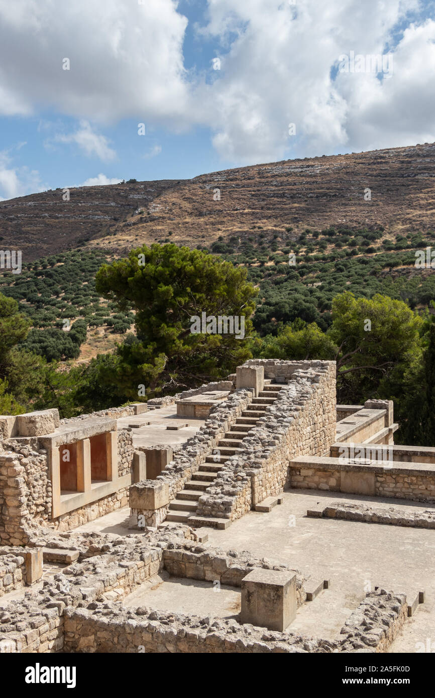 Building parts of the Knossos palace Stock Photo - Alamy