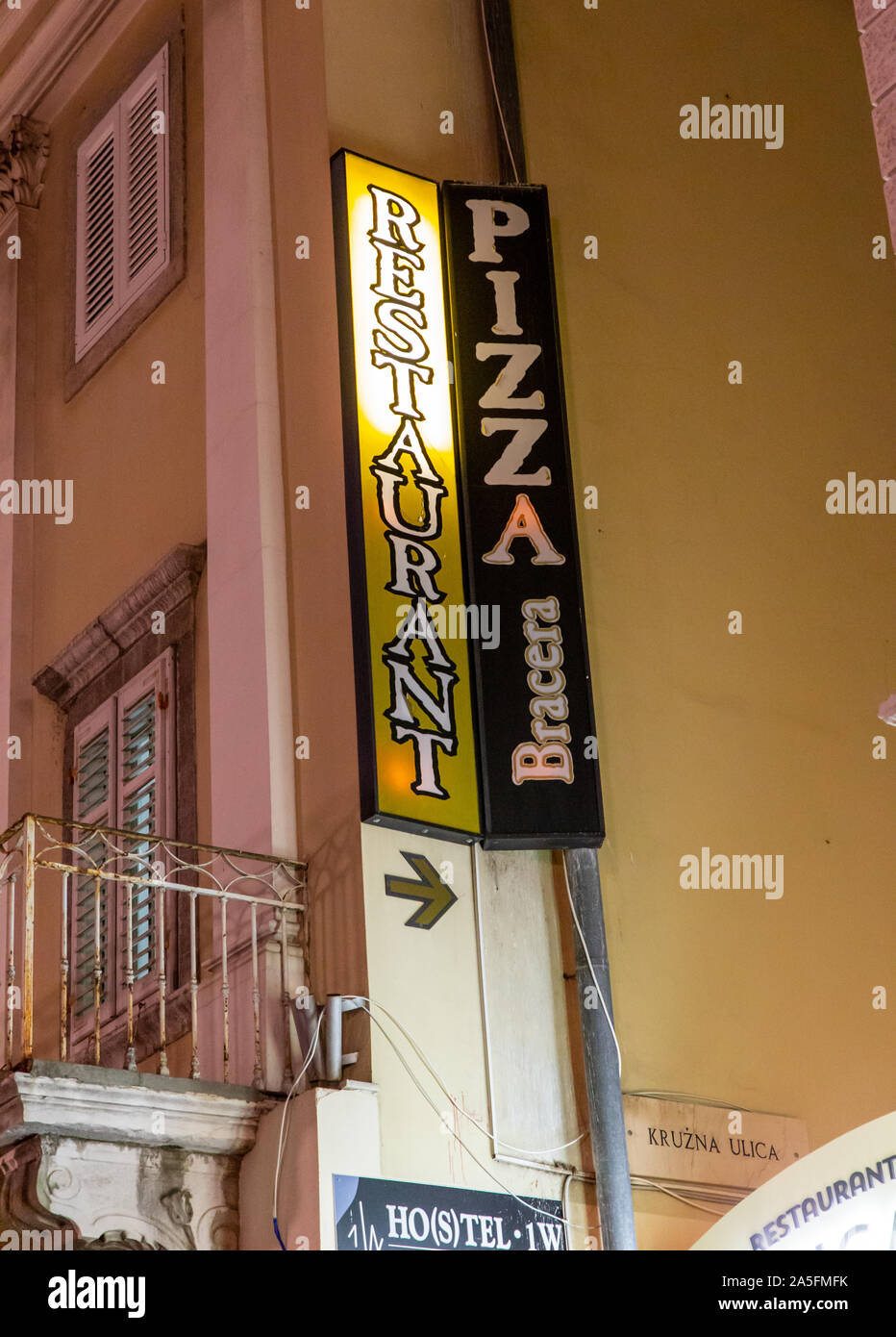Entrance to restaurant sign hi-res stock photography and images - Alamy