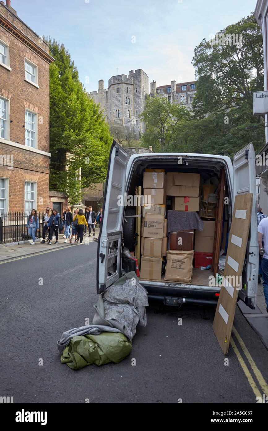 Moving house uk van hi-res stock photography and images - Alamy