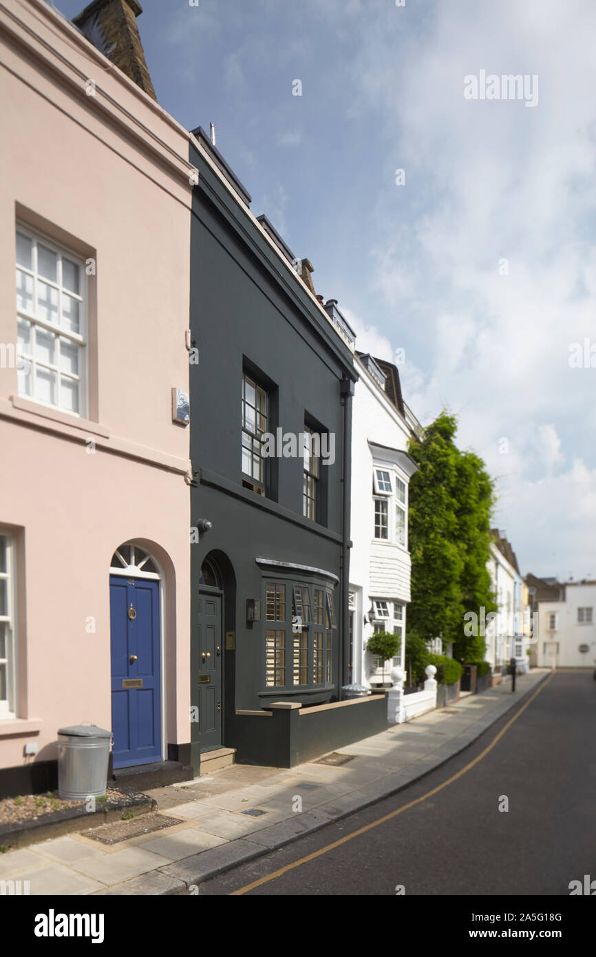 Terraced city houses hi-res stock photography and images - Alamy