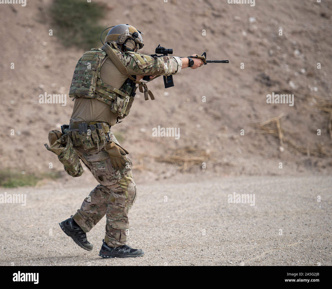 Weapon handling hi-res stock photography and images - Alamy