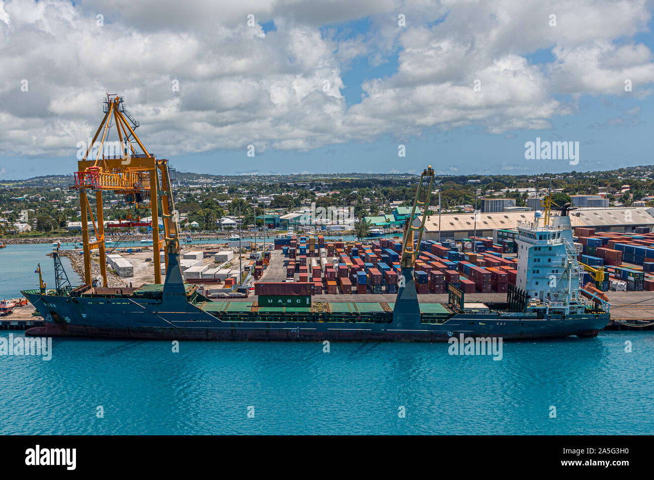 Shipping containers architecture hi-res stock photography and images ...