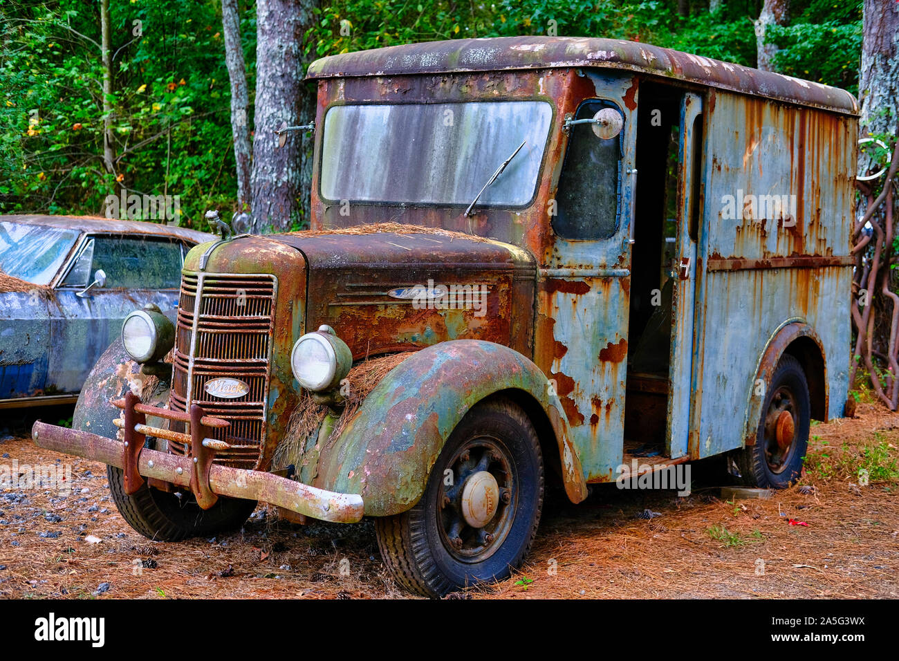 Broken delivery hi-res stock photography and images - Alamy