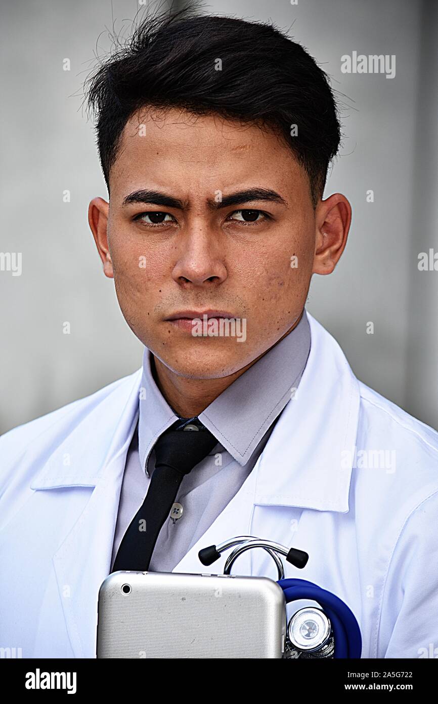 Serious male doctor hi-res stock photography and images - Alamy