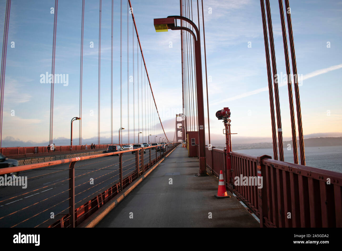The Golden Gate Bridge connects Marin County to San Francisco Stock ...
