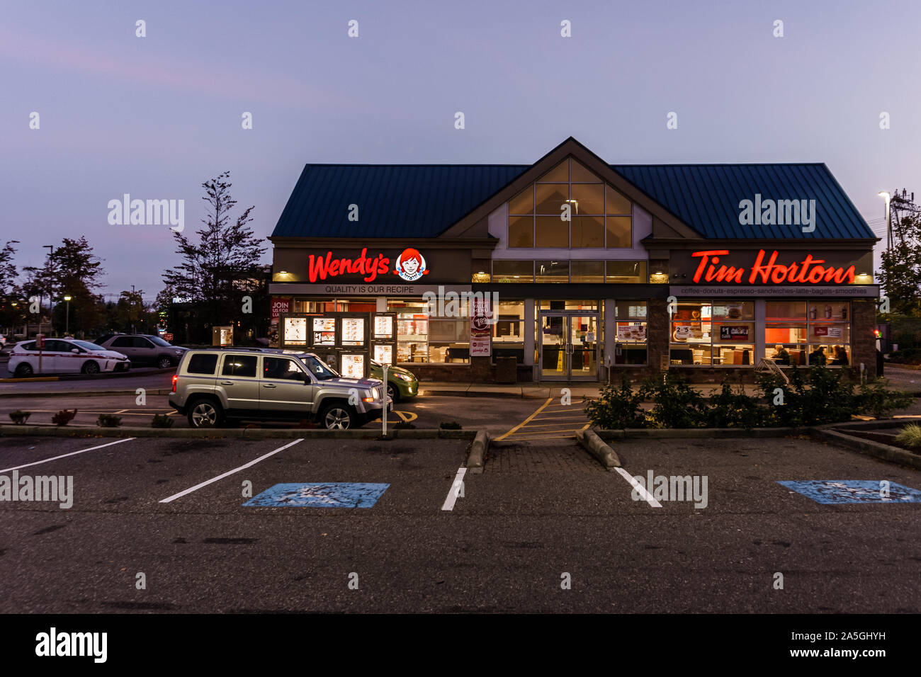 Tim hortons building exterior hi-res stock photography and images - Alamy