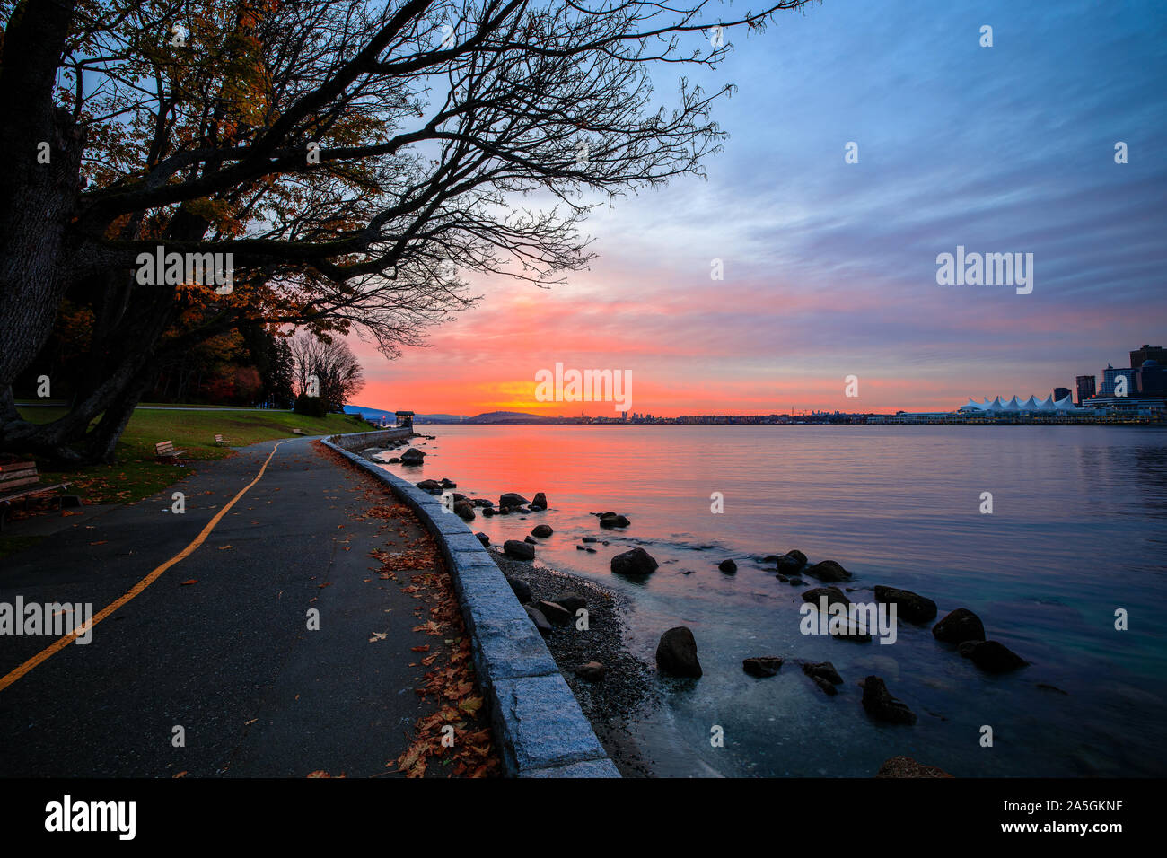 October sunrise from Vancouver seawall Stock Photo - Alamy