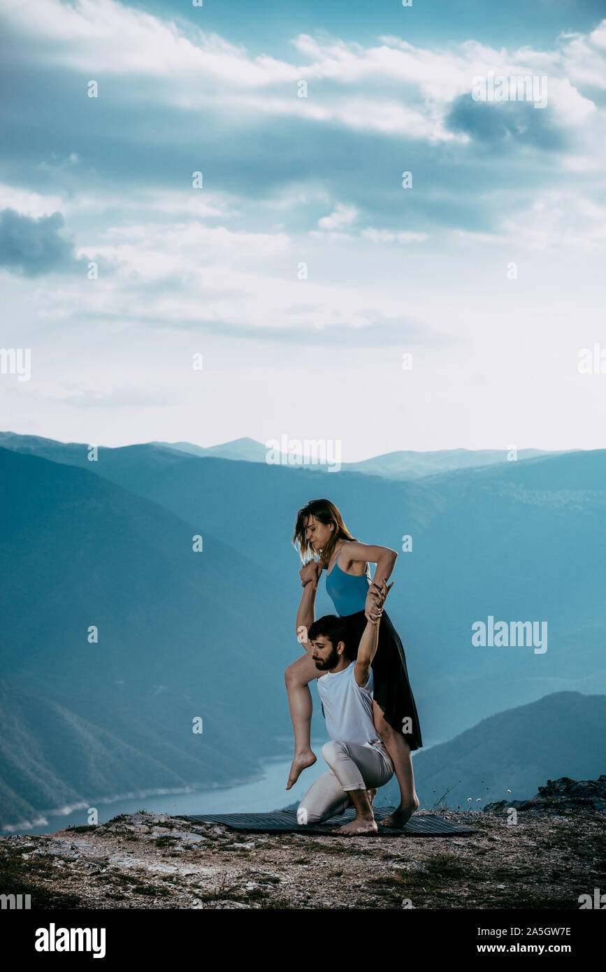 Sensual couple performing an artistical and emotional contemporary ...