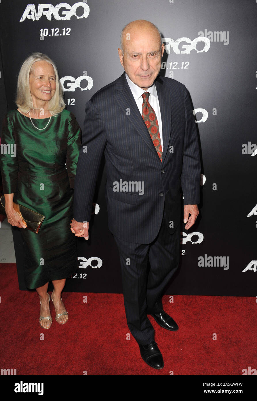 Alan arkin and wife hi-res stock photography and images - Alamy
