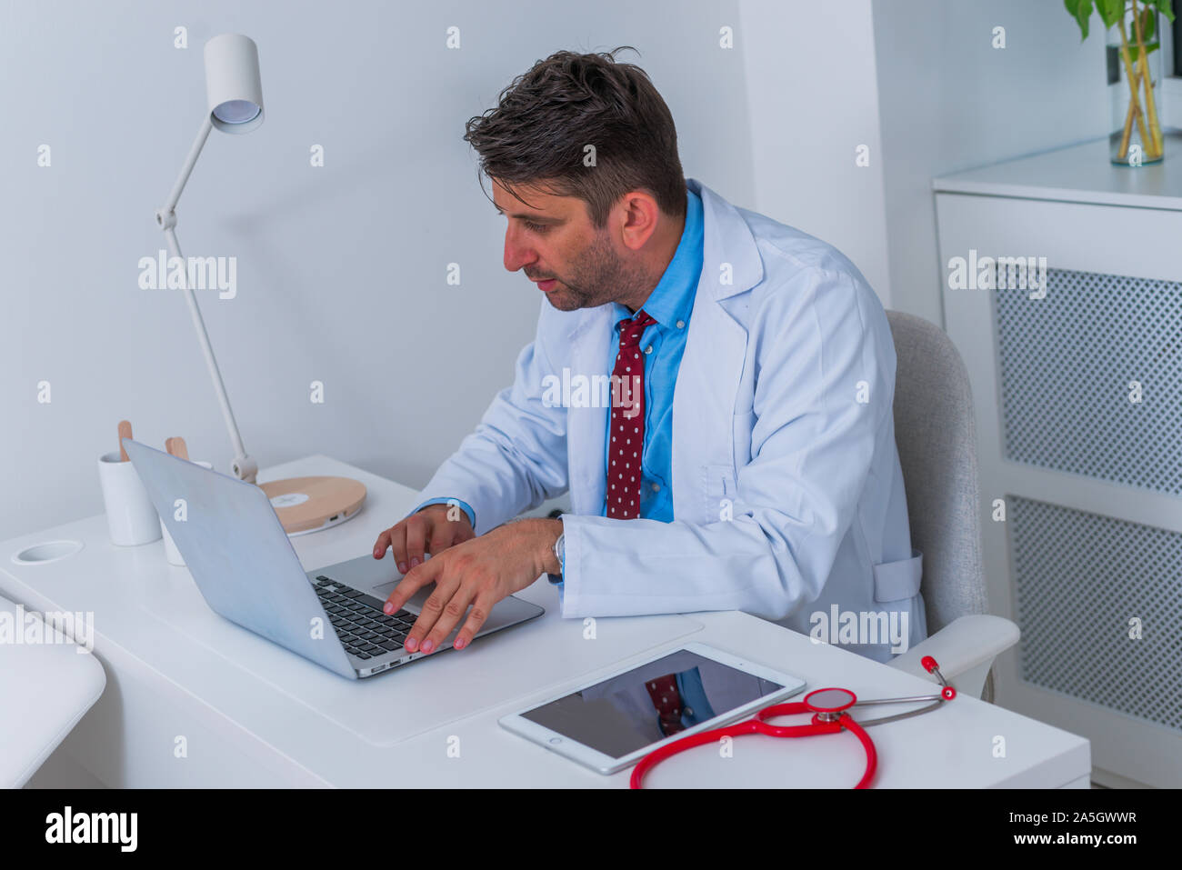 Angry doctor computer hi-res stock photography and images - Alamy
