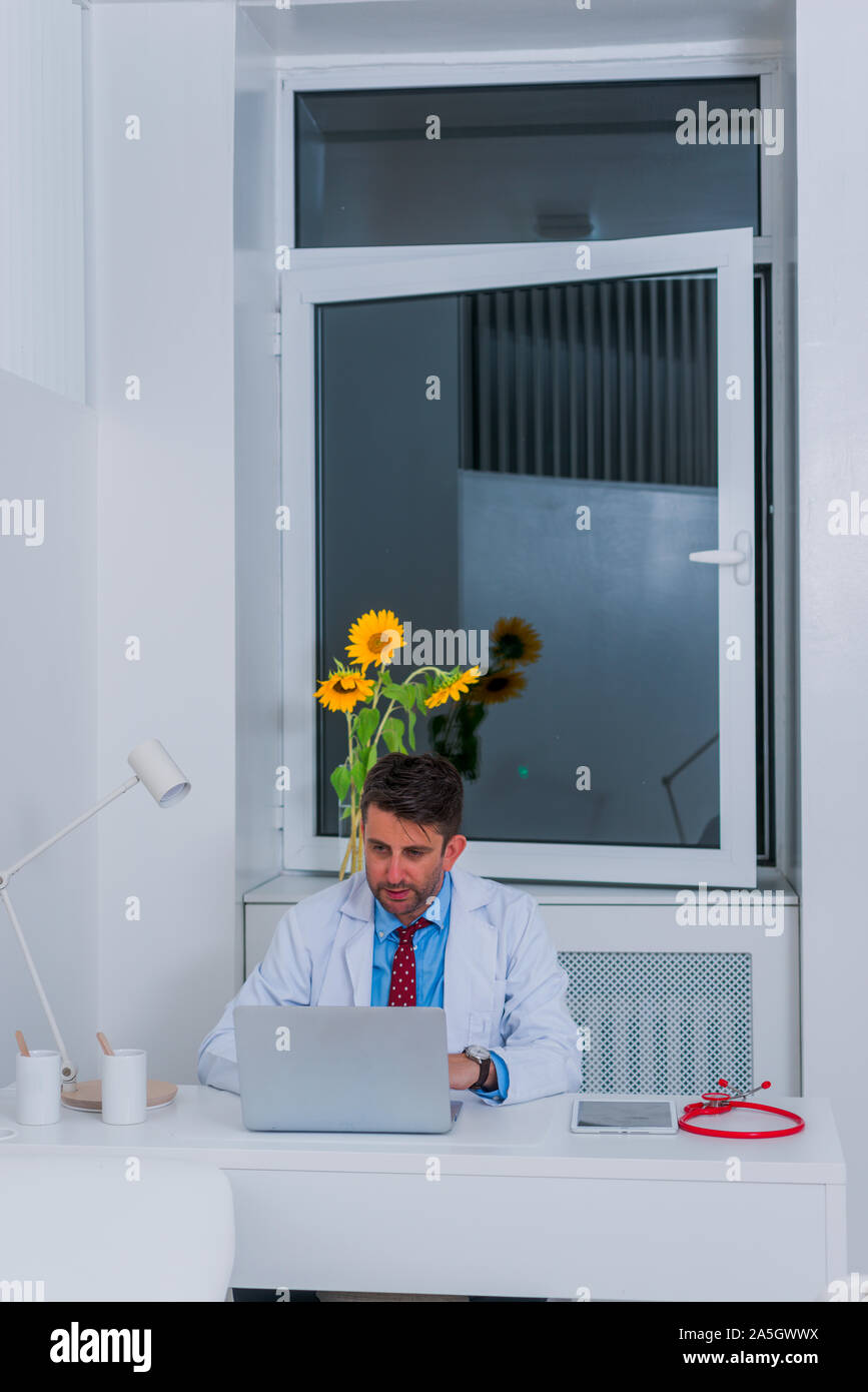 Angry male doctor computer hi-res stock photography and images - Alamy