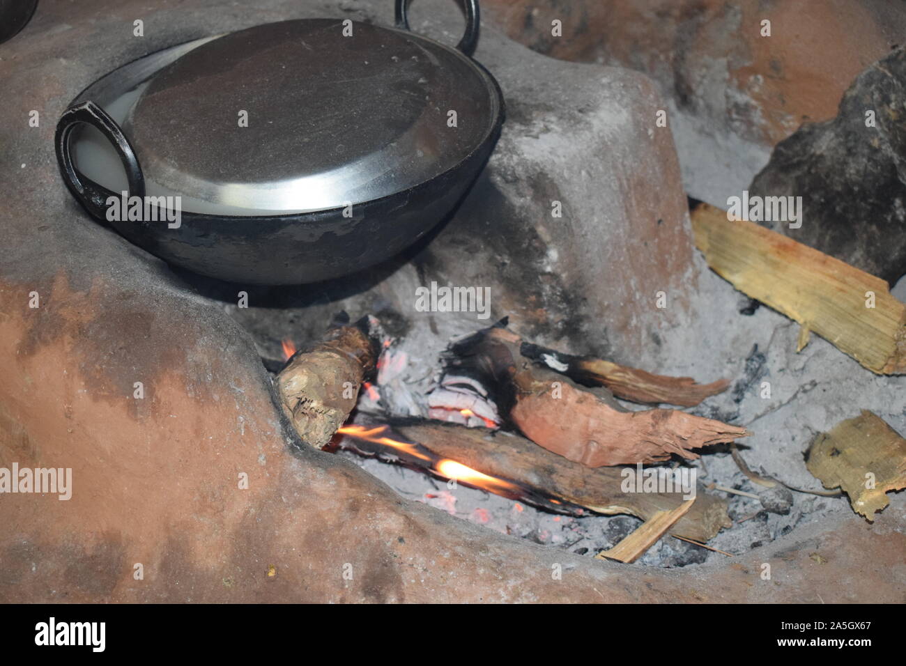 cooker pot Scorch from fire Stock Photo - Alamy