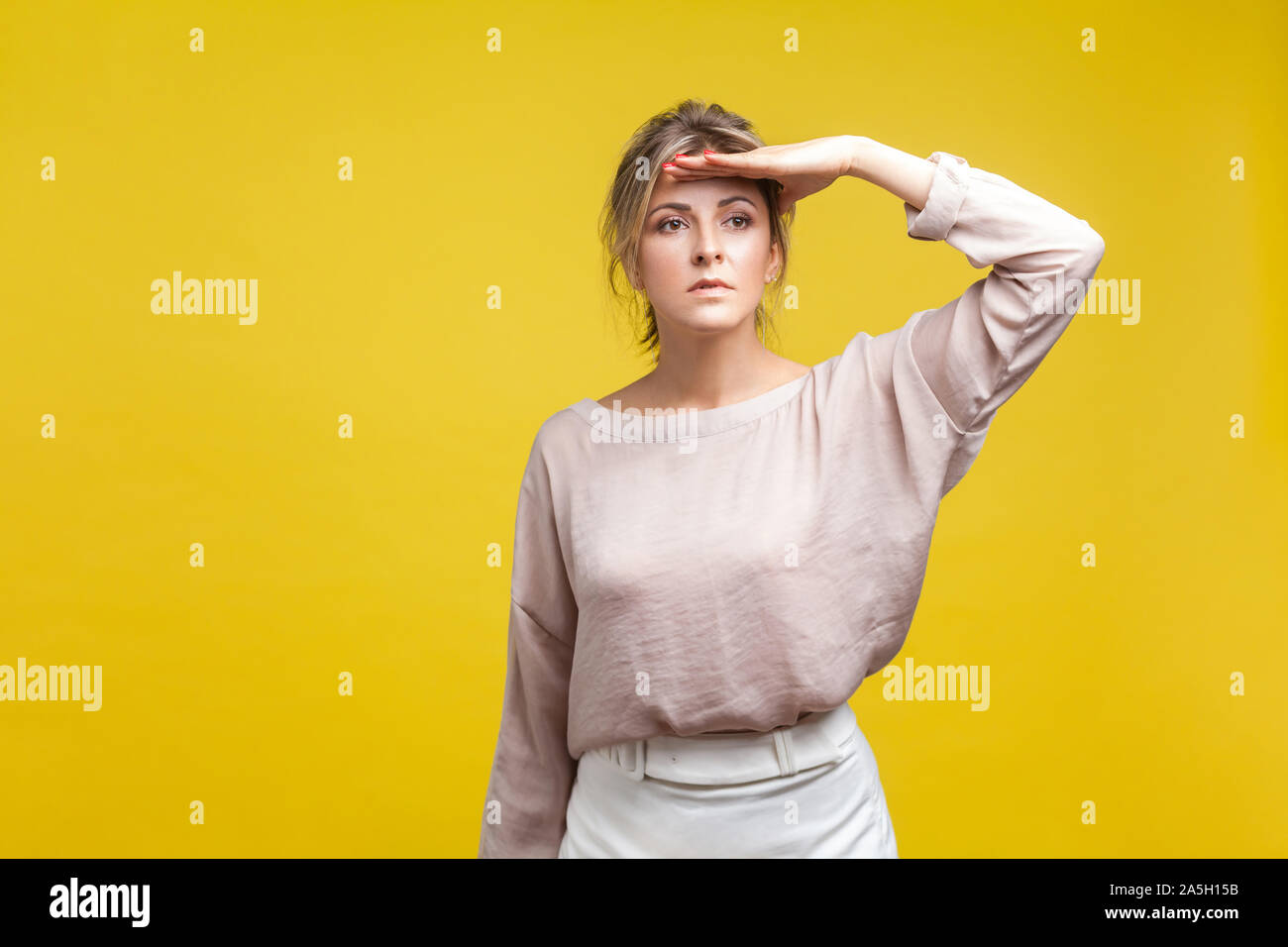Observant people hi-res stock photography and images - Alamy