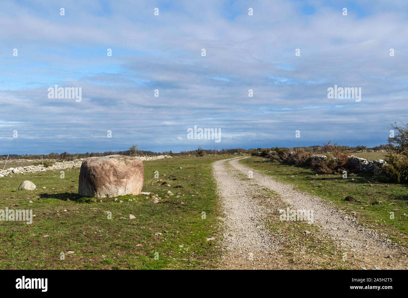 Gravel road with stone walls hi-res stock photography and images - Alamy