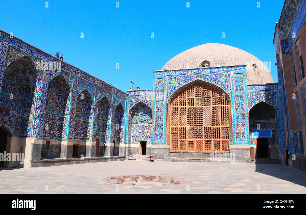 Courtyard of shrine hi-res stock photography and images - Alamy