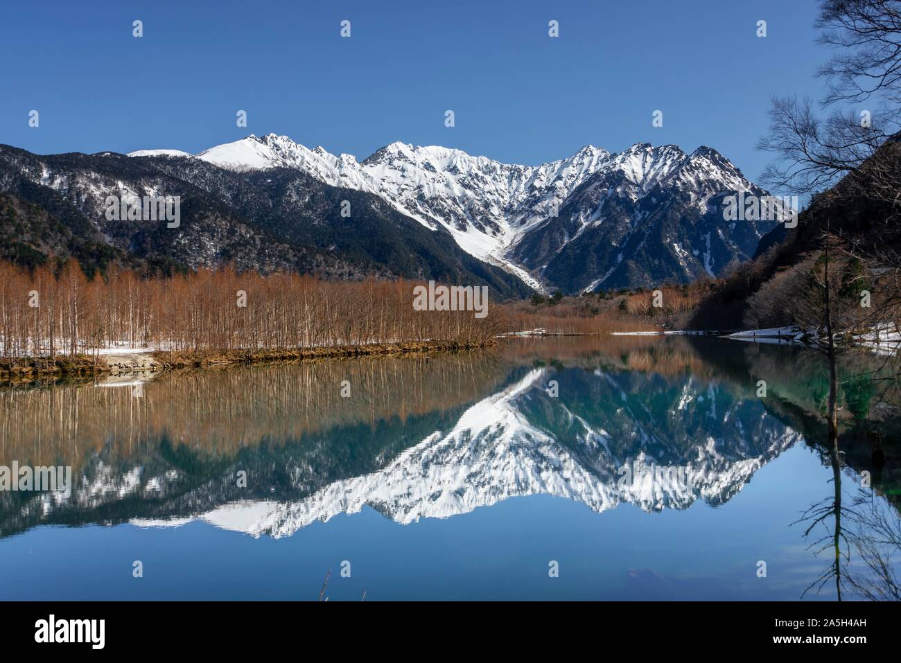 Japanese alps reflected in lake taisho pond hi-res stock photography ...