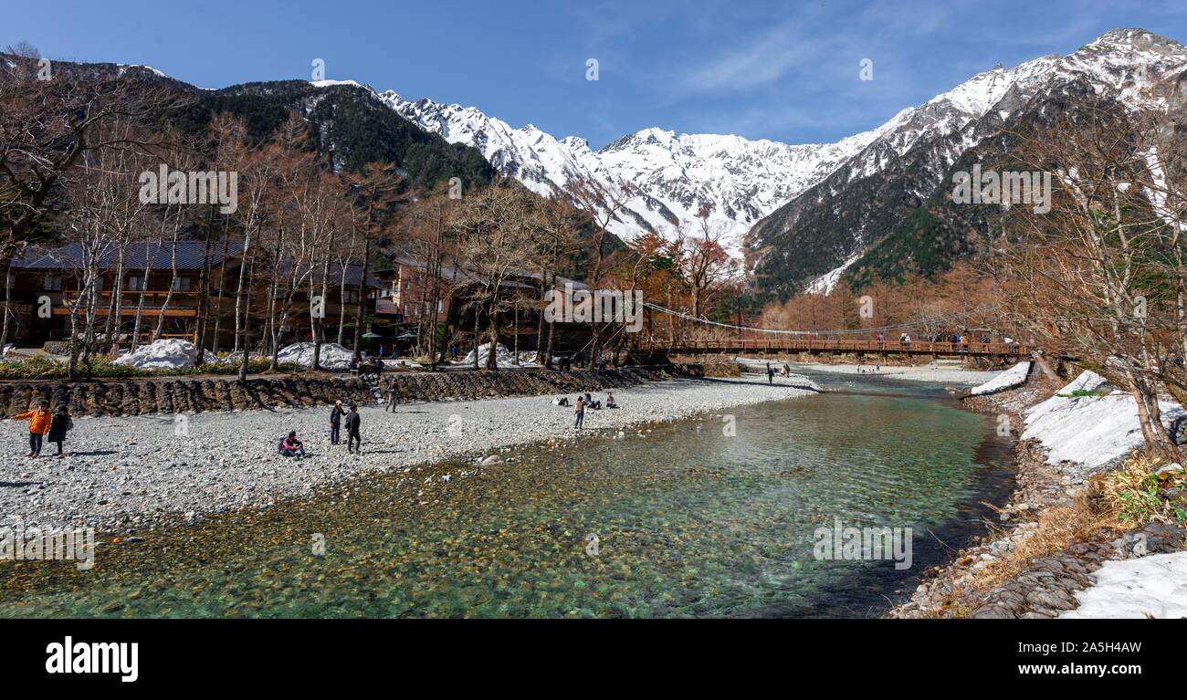 Bridge over Azusa River, Mount Yake, Japanese Alps, Kamikochi ...