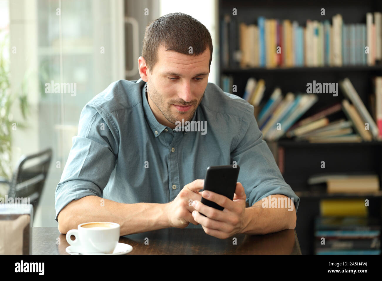 Consulting customer relaxed hi-res stock photography and images - Alamy