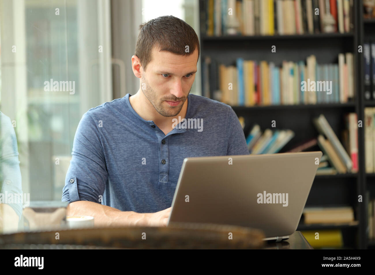 Person entering library hi-res stock photography and images - Alamy