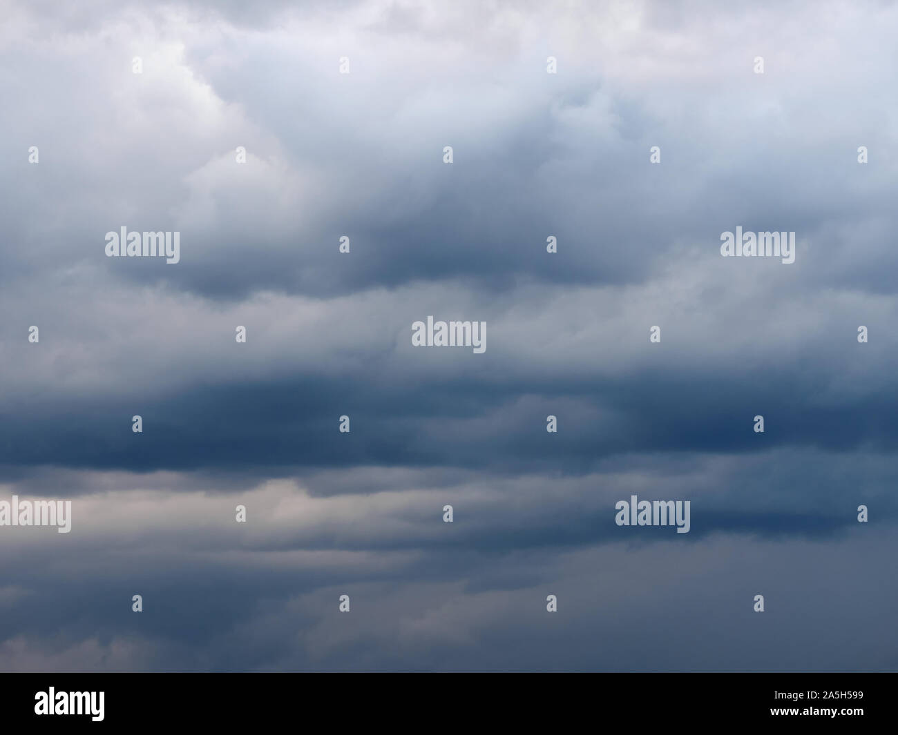 Gray rain hi-res stock photography and images - Alamy
