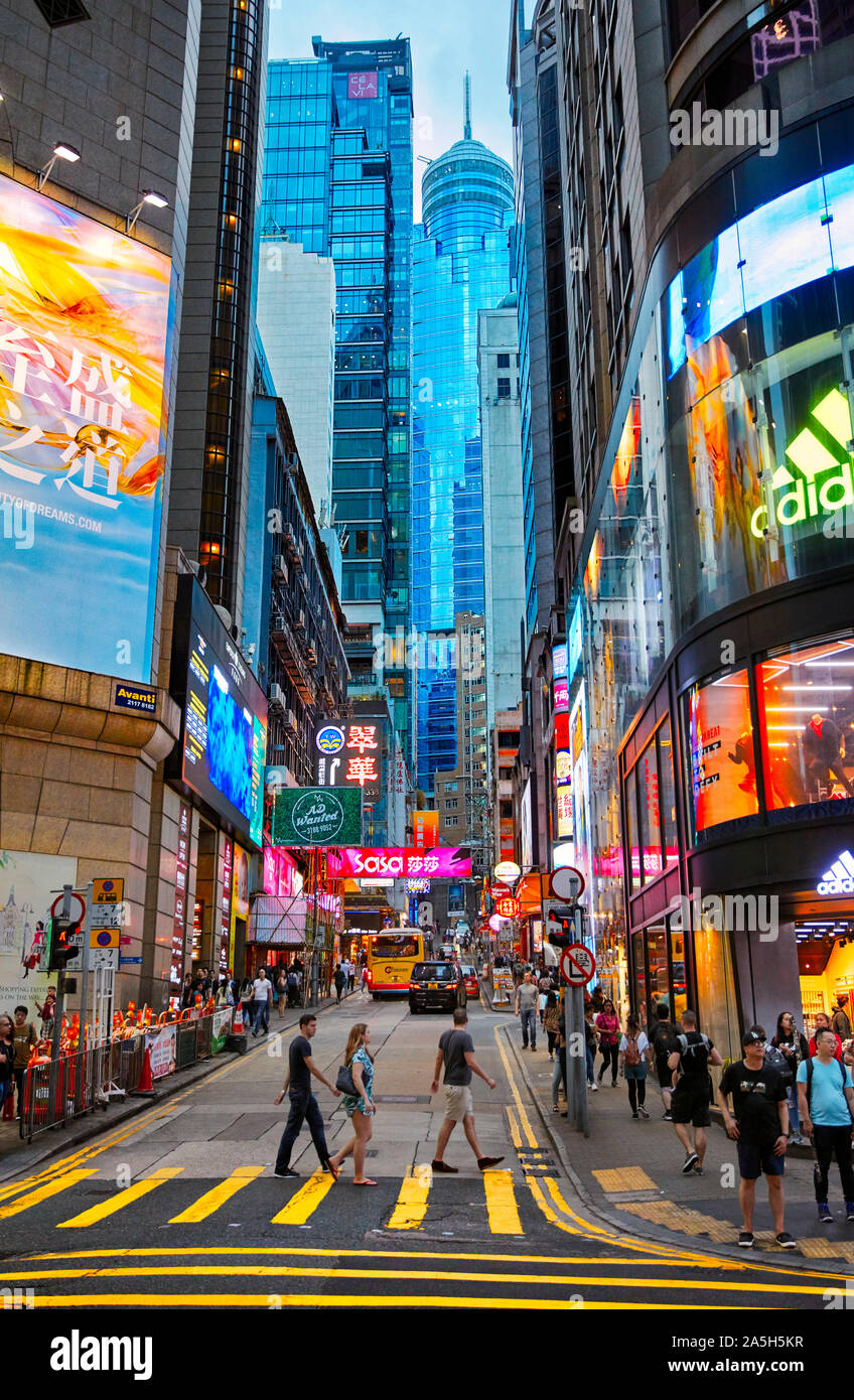 Neon light street scene hong kong hi-res stock photography and images ...