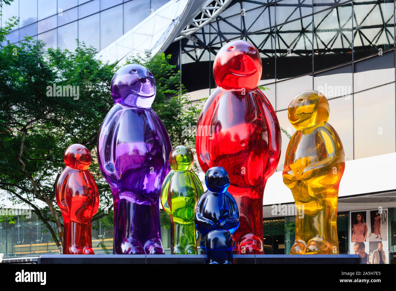 Singapore-04 MAY 2018:Colorful of Statues in front of Plaza singapura ...