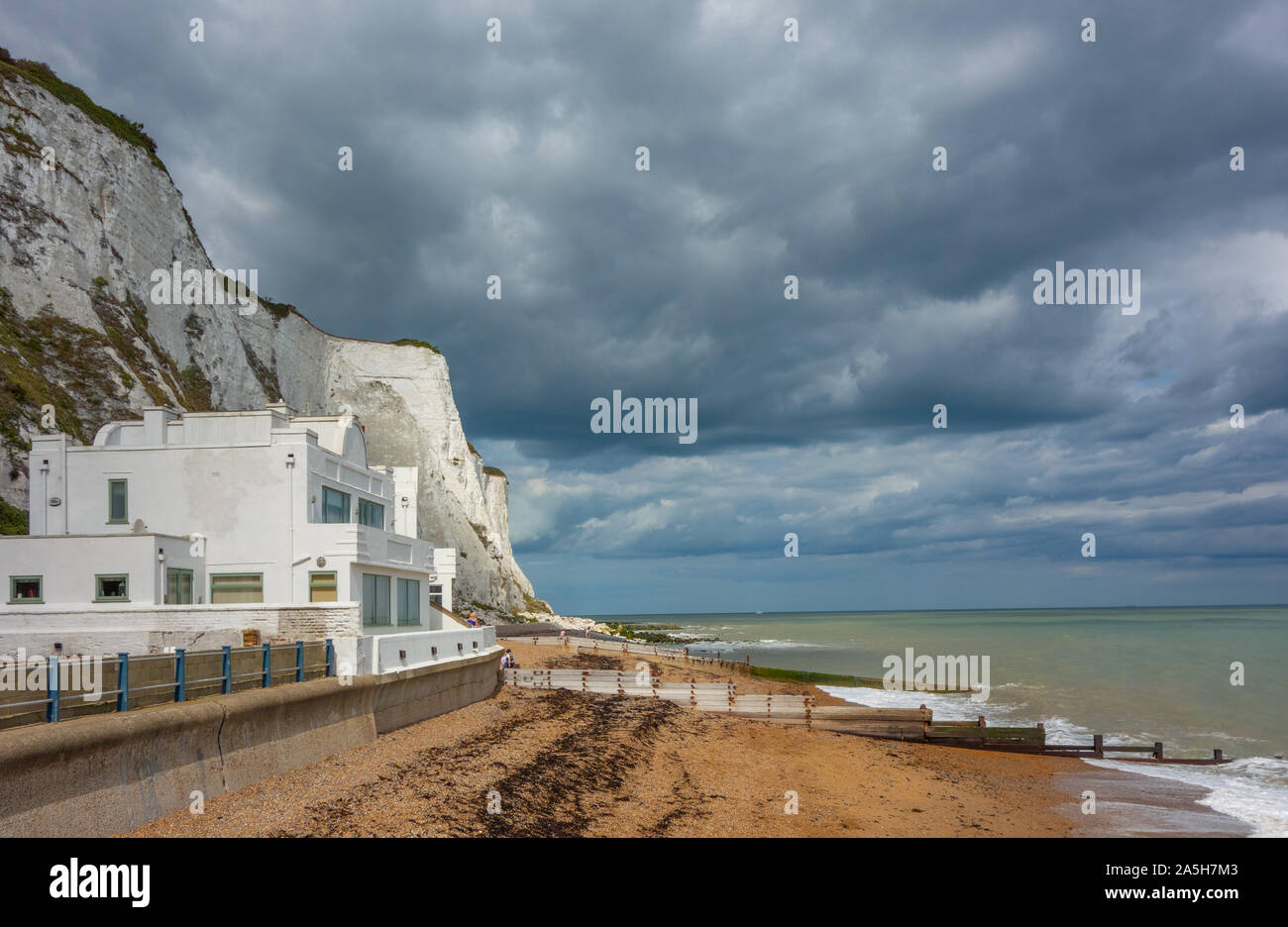 Dover, UK. 15th Aug, 2019. Chalk cliffs, also called white cliffs, near ...