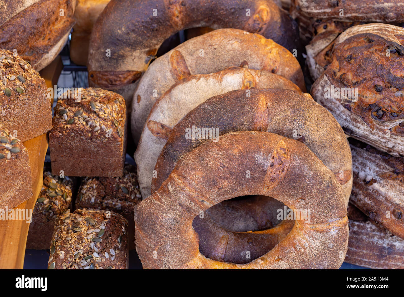 Artisan bread display hi-res stock photography and images - Alamy