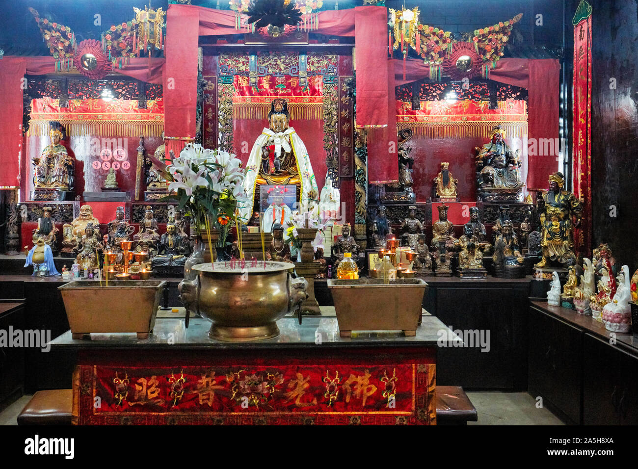 Altar with deities hi-res stock photography and images - Alamy