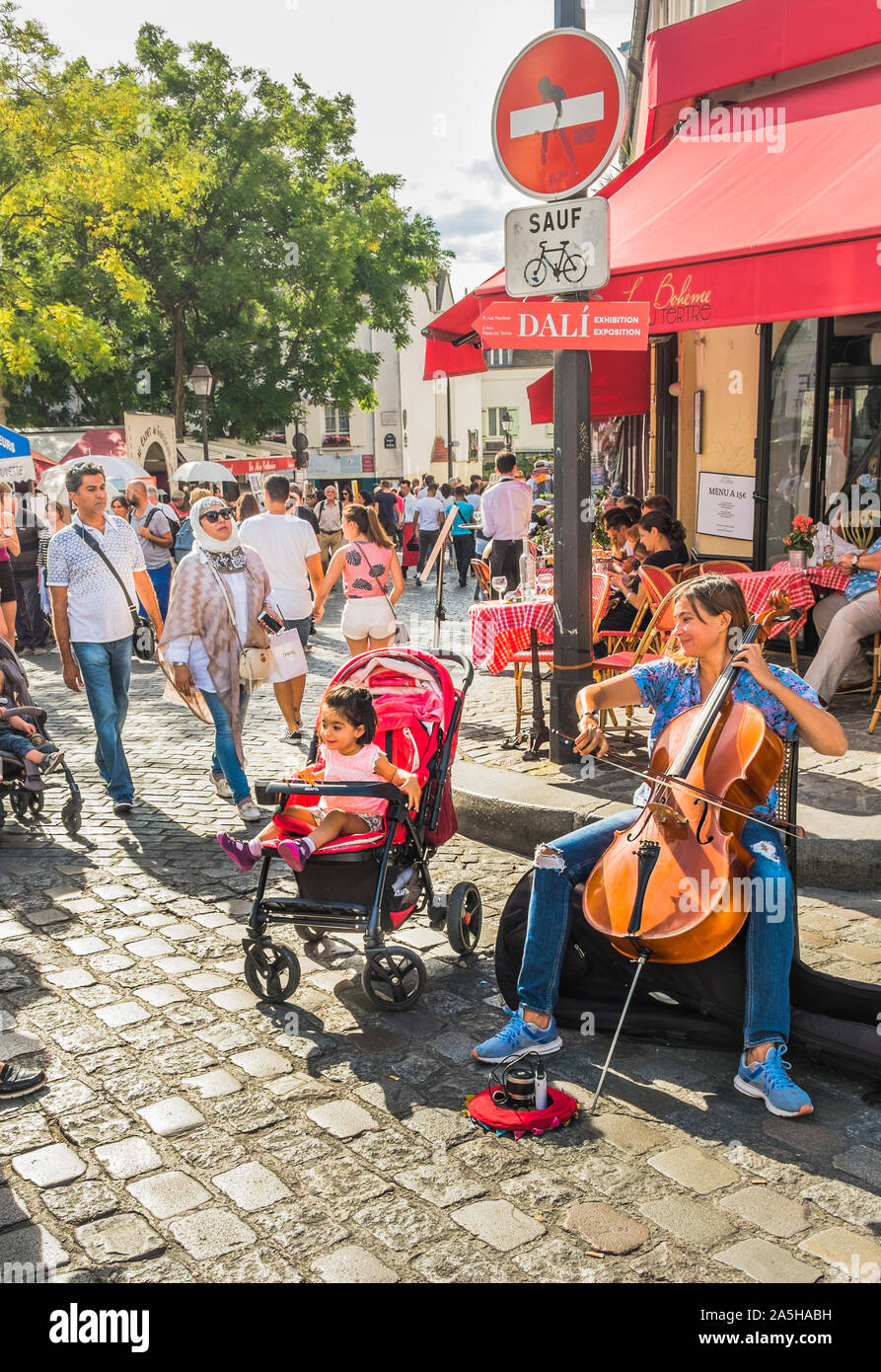 Cello case hi-res stock photography and images - Alamy