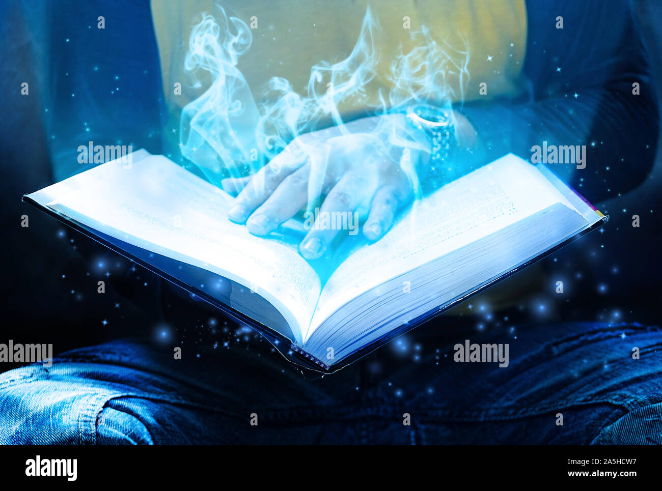 Wizards spell book hi-res stock photography and images - Alamy