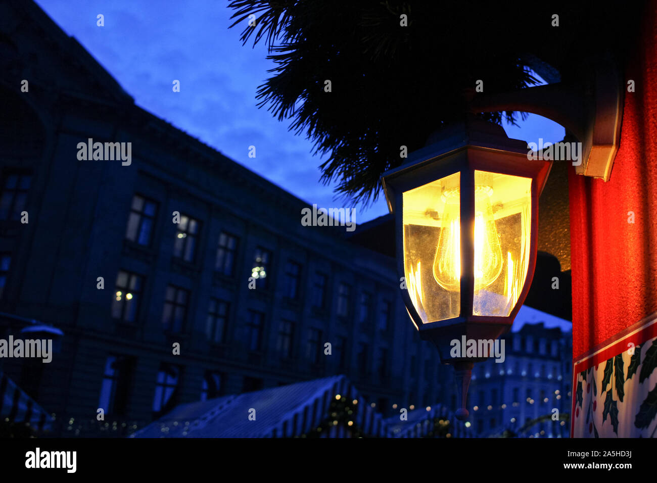Warm yellow light hi-res stock photography and images - Alamy