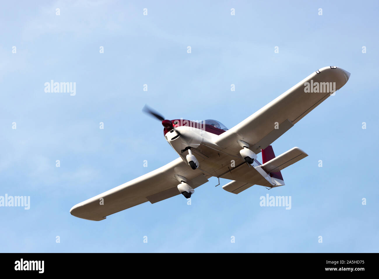 sports aiplane flying mid air Stock Photo - Alamy