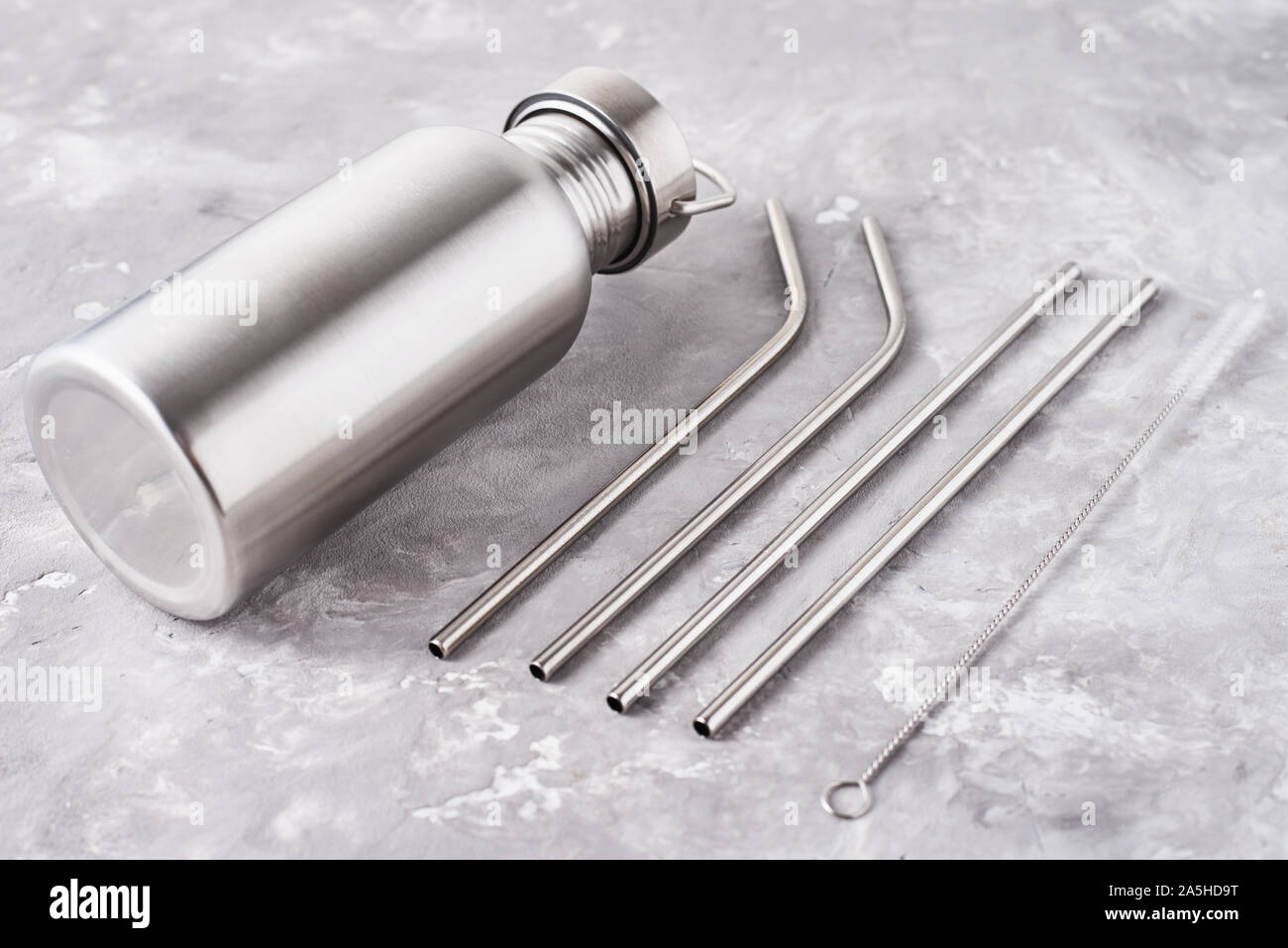 Reusable plastic free items on gray background. Top view of aluminun ...