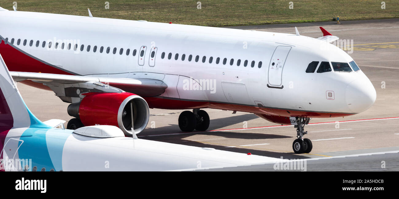 a plain passenger plain on the ground panorama Stock Photo - Alamy