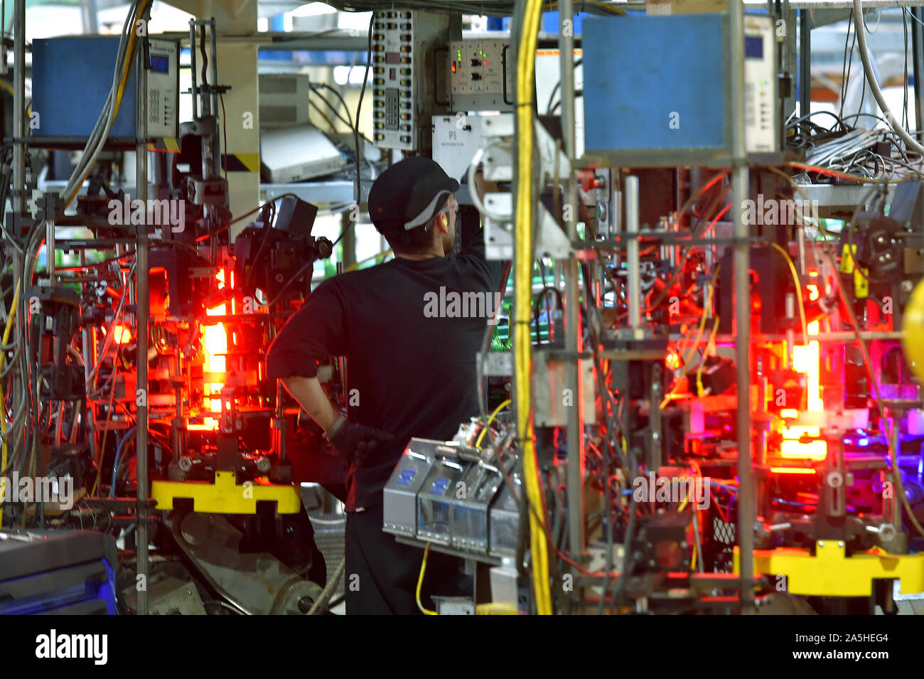 O i glass hi-res stock photography and images - Alamy