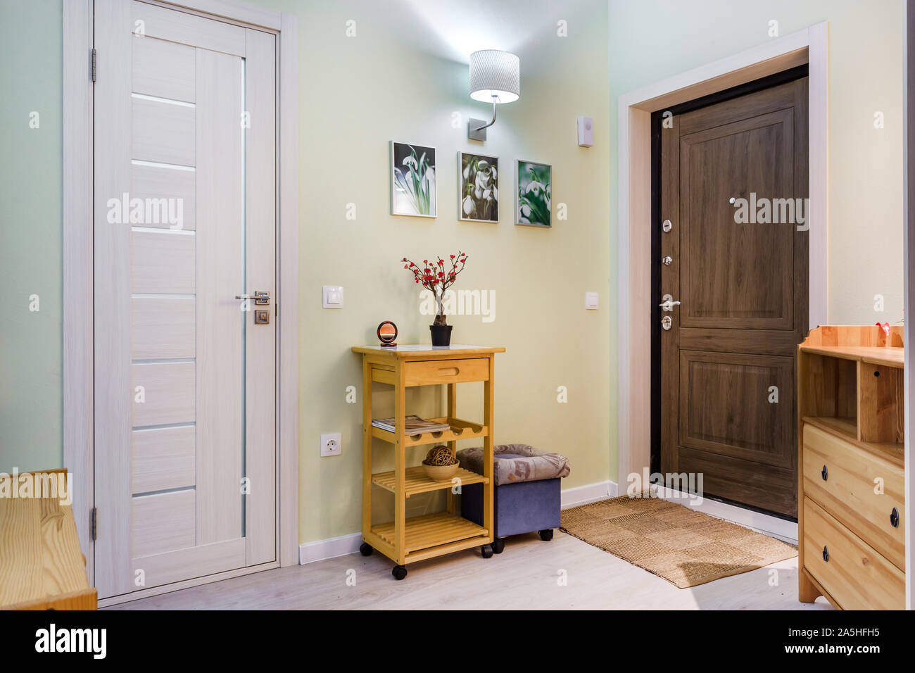 Hallway in expensive home hi-res stock photography and images - Alamy