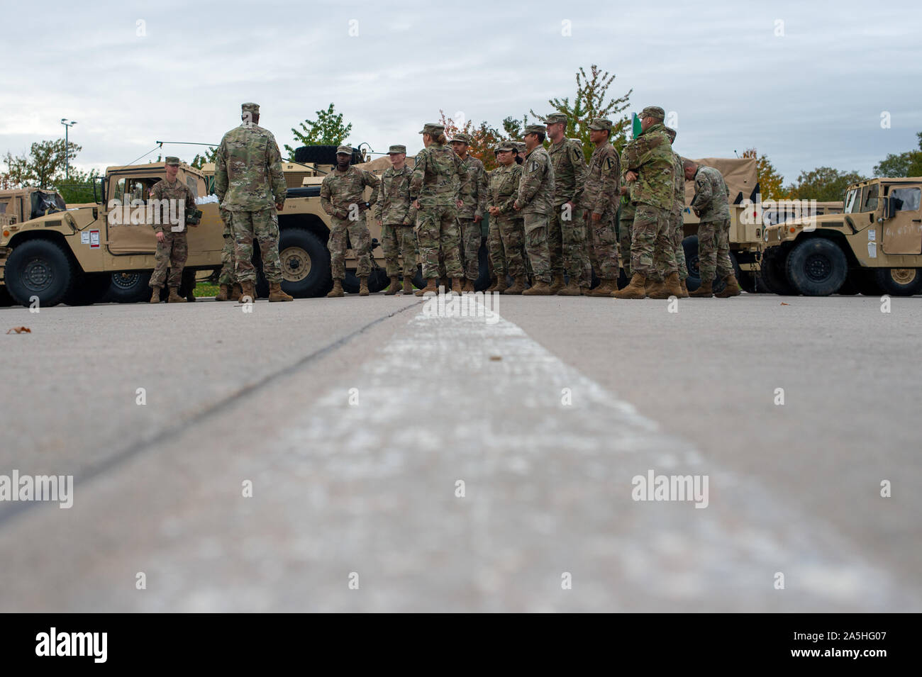 17 October 2019, Saxony-Anhalt, Burg: Members of the US Army are ...