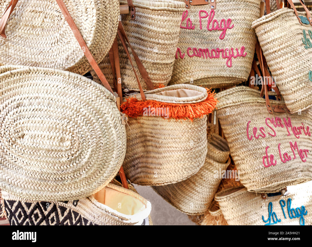 Straw bags hi-res stock photography and images - Alamy