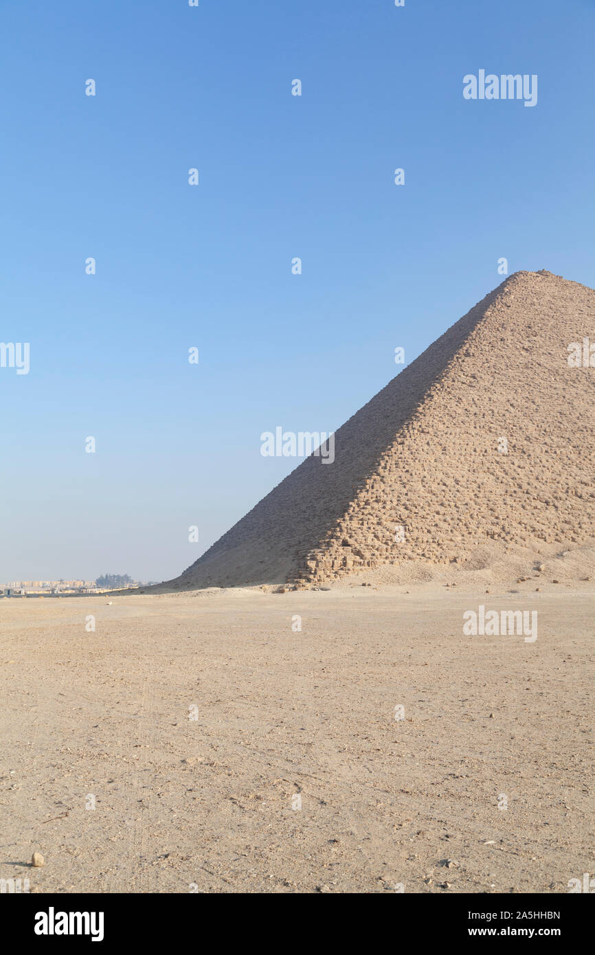 Red pyramid hi-res stock photography and images - Alamy