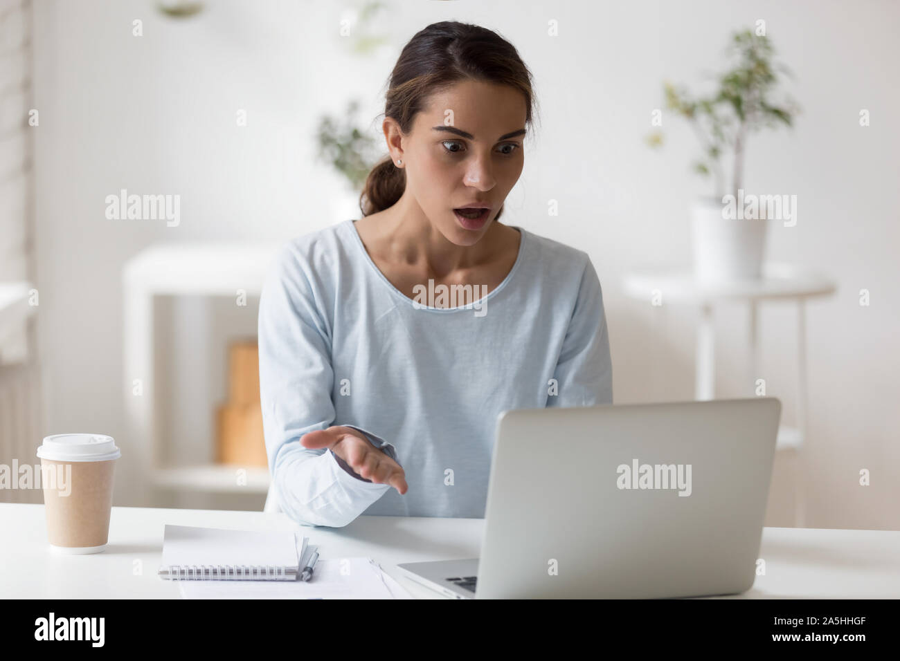 Woman shocked computer screen hi-res stock photography and images - Alamy