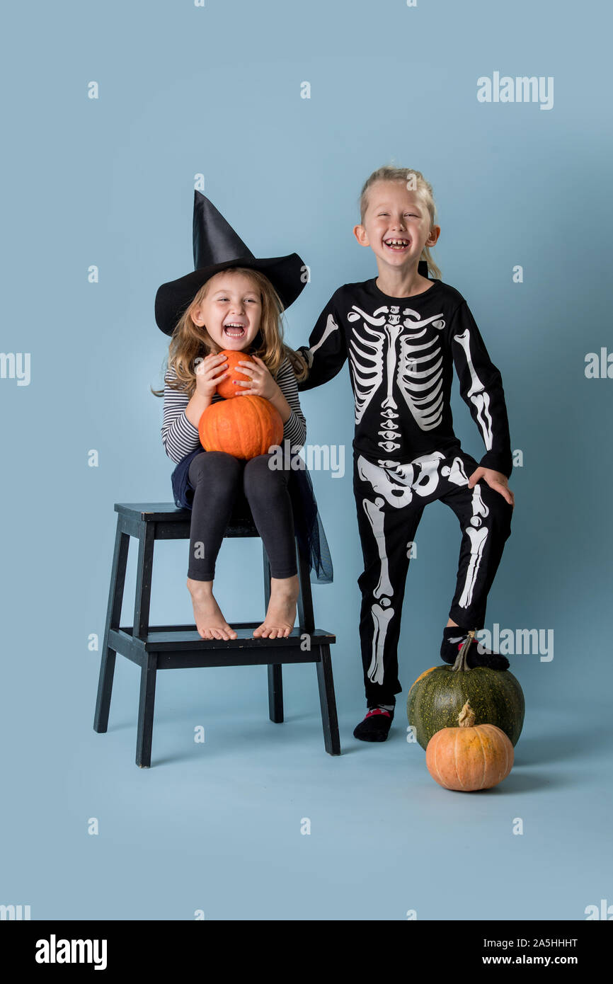 Cute boy barefoot costume hi-res stock photography and images - Alamy